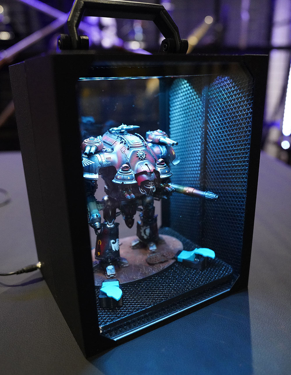 Mechi Monster Display Case 6-185 – Tabletop Tech